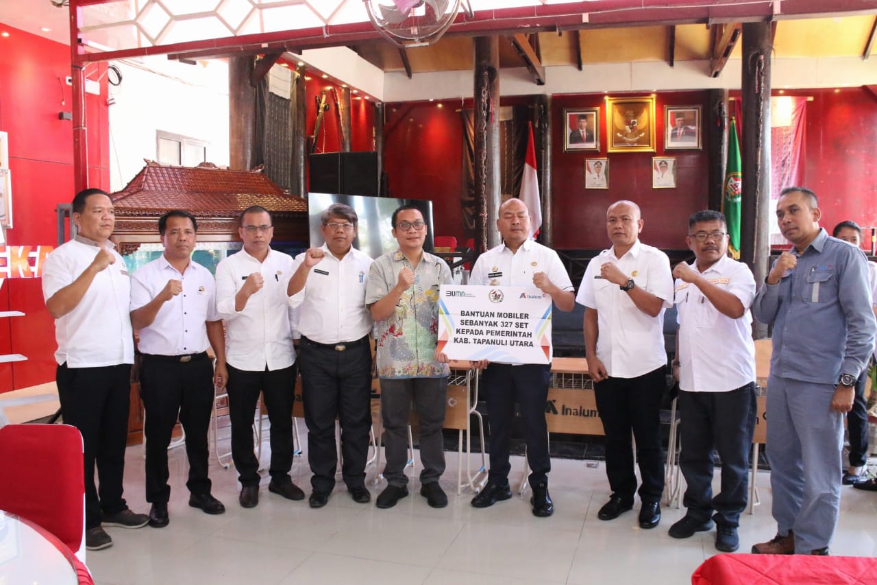 Bupati Tapanuli Utara Nikson Nababan Serahkan Mobiler Program CSR PT ...