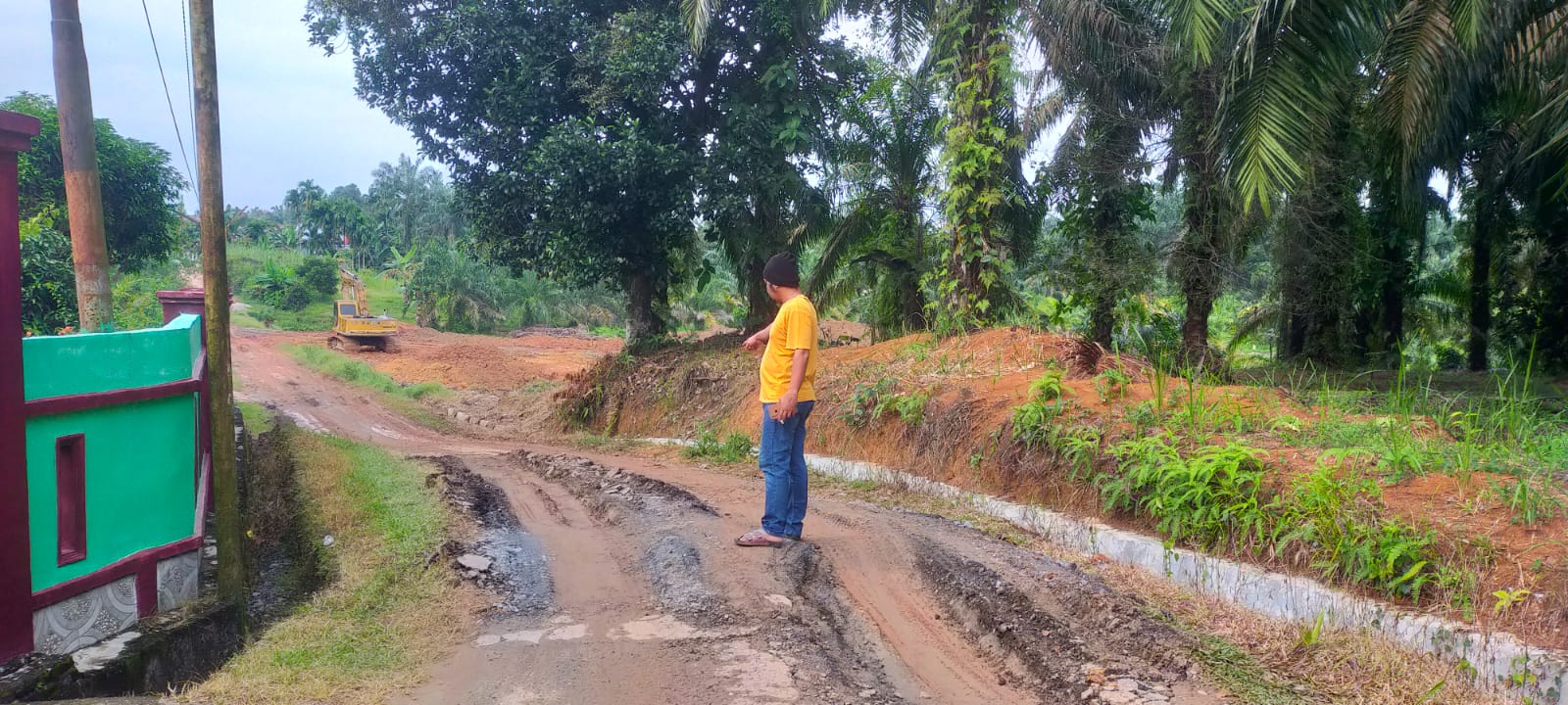 Masyarakat Padang Matinggi Resah,Truck Material Tanah Timbun "Merusak ...